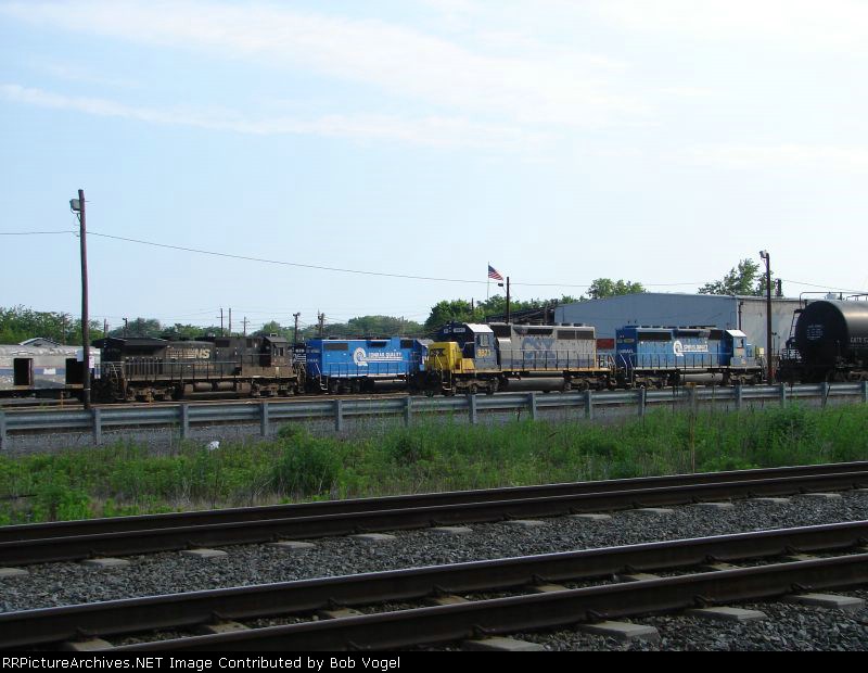 NS 8782 and 5279; CSX 8871 and 8817